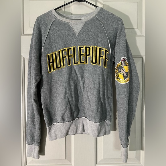 Sweaters | Universal Studios Hufflepuff Sweater The Wizarding World Of ...